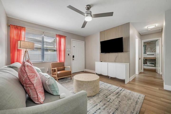 Modern Pet-friendly 2br Condo - Apollo Beach, FL