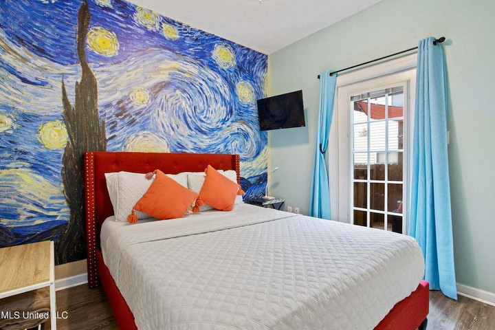Affordable Gulfport Beach House  Sleeps 8, Walk To Beach & Casinos - Gulfport, MS
