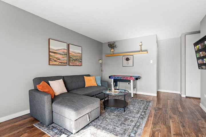 City View Getaway | 2br  Pool  Gym  Parking - Saint Albert