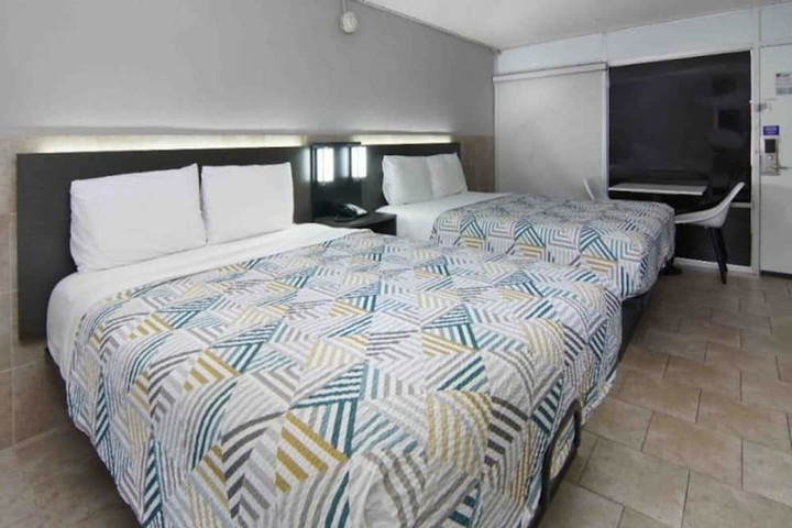 2 Queen Beds | Non-smoking, Kitchen - Garland, TX