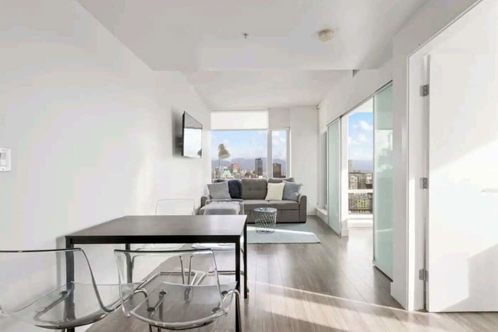 Cozy 3-bedroom Condo With Wifi, Fitness Room In Welcoming Kitchener - 키치너