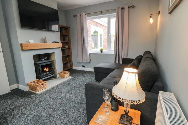 Corner Cottage, Pet Friendly, With Hot Tub In Bridlington - Flamborough