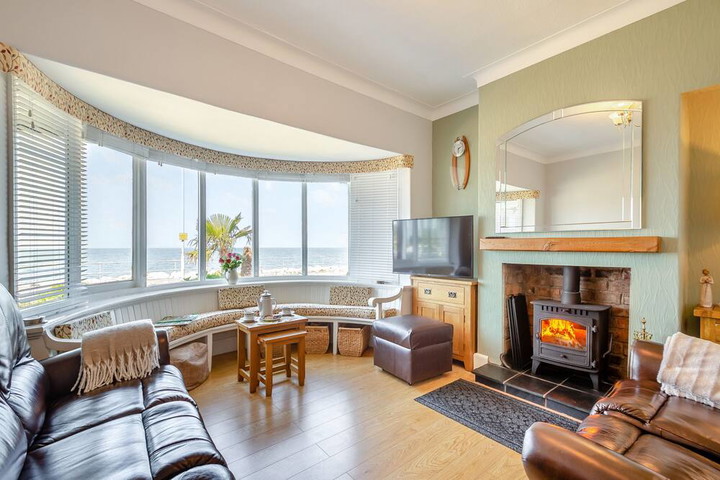 4 Bedroom Accommodation In Rhos-on-sea - Colwyn Bay