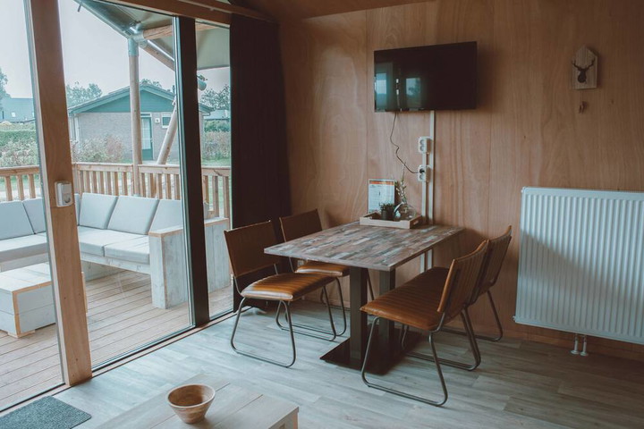 Verblijf In Het Tiny Safari House: Een Knus Verblijf Voor 4 Personen Met Kampeersfeer En Chaletcomfort, Het Hele Jaar Door - Barneveld