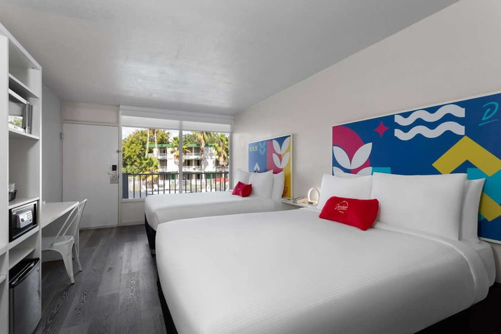 Near Disney World Resort + Free Shuttle. Breakfast - Celebration, FL