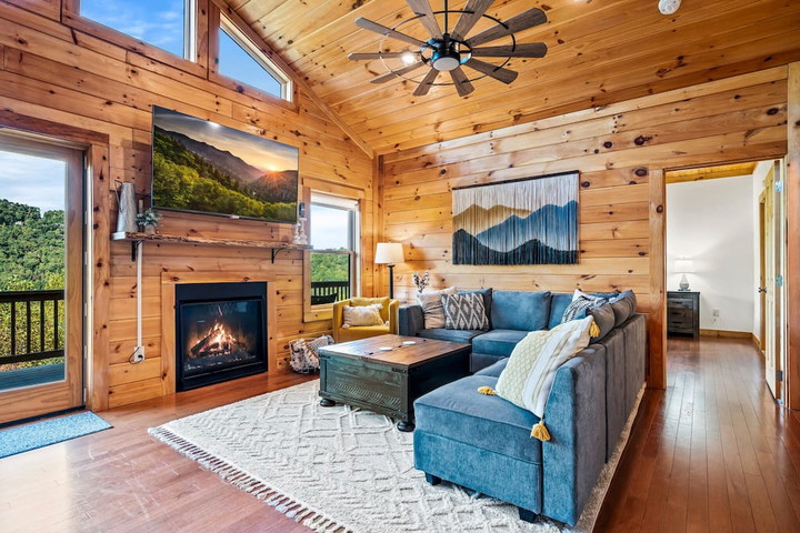 Last Leaf Days | Mountain Hot Tub & Sauna - Maggie Valley, NC