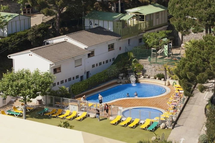 Zecamping 3 éToiles Animé 200m Plage Piscine Locatif Tv Bbq Clim 35m2 - Calella