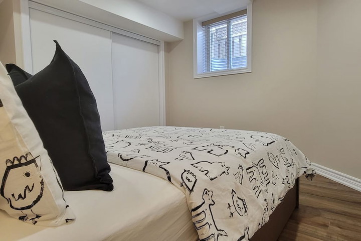 Clean And Modern Guest Suite In Whitby - Ajax