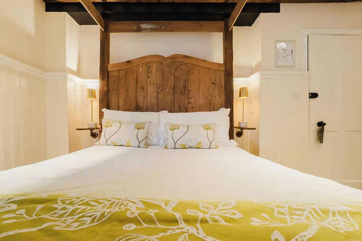 Experience Boutique Comfort Above The Powell Pub In Birchington. Stylish En-suite Rooms, Luxury Touches, And A Vibrant Pub Belowperfect For Business, Couples, Or Families. Book Your Coastal Escape Today! - Birchington-on-Sea