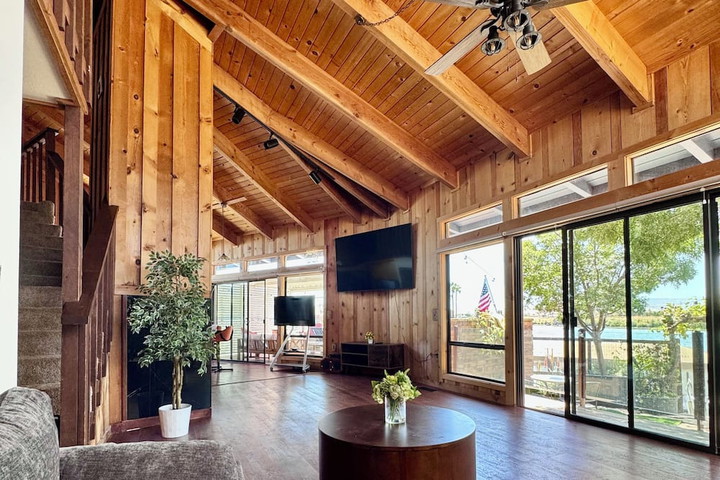 Cabin By The Lake 4br - 5 Mins To Fast Water - Discovery Bay - 브렌트우드
