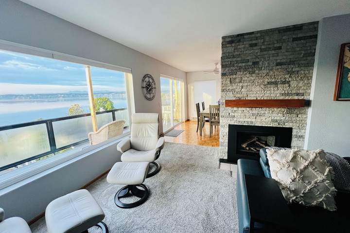Oak Harbor View :  Relaxing Setting : Fireplace : Beautiful Surroundings. - Coupeville, WA
