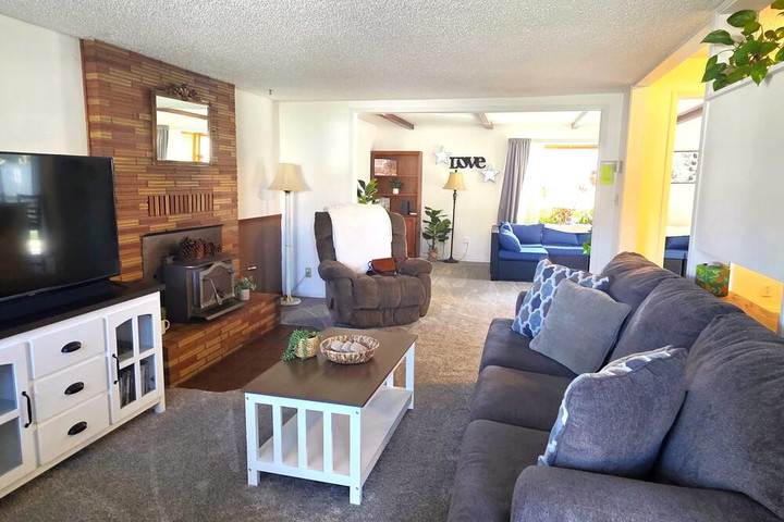 3 Queen Beds ~ 2 Bath Near Downtown ~ Klamath Falls - Klamath Falls, OR