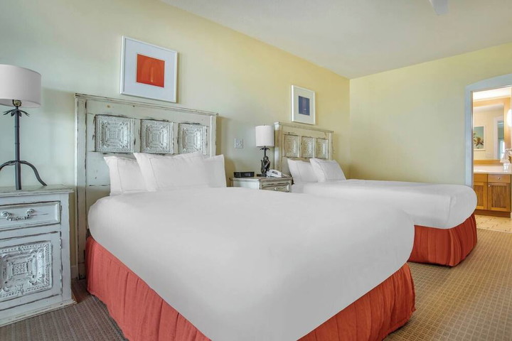 Expansive 2br Suite W/ Balcony & Full Kitchen: Access To Private Beach & Pools - Miramar Beach, FL