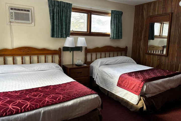 Cozy 1-bedroom Hotel Room, Hamilton - #325 Taylor - Hamilton, NY
