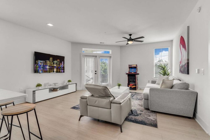 Sunny 2-bed Oasis: Pool & Gym In Apollo Beach - 里弗維尤