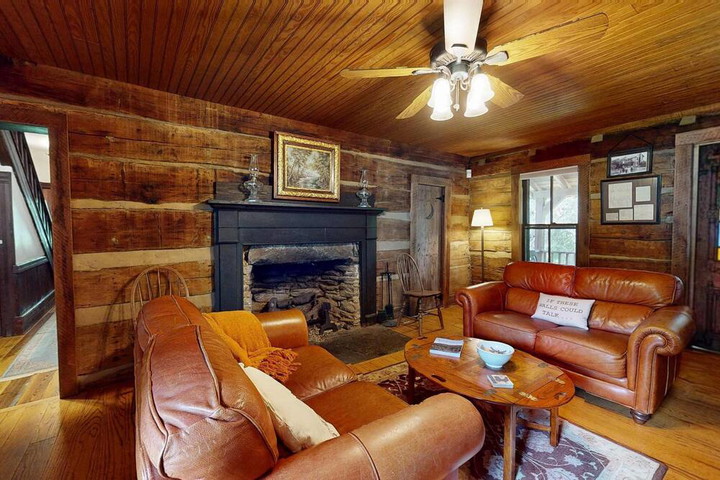 Luxury Farmhouse, Creek, Dog-friendly, Gas Fireplace, Firepit, Bbq, Cable, Porch, Swing - Weaverville, NC