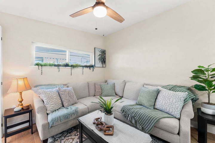 ️ Sunny Beach House | Fire Pit | Fenced Yard | Pet Friendly - Cape Canaveral, FL