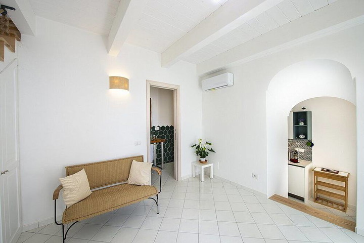 Casa Ondiva: A Graceful Two-story Independent House Which Faces The Sun And The Sea. - Praiano