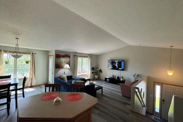 Serene Neighborhood\\hospital\\interstate\\city Attraction\\interstate - Fargo, ND
