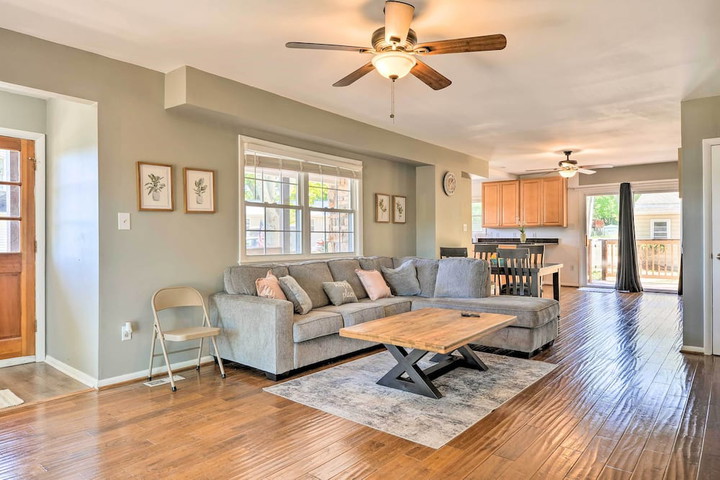 Sunny Glen Burnie Home - On-site Water Access - Glen Burnie, MD