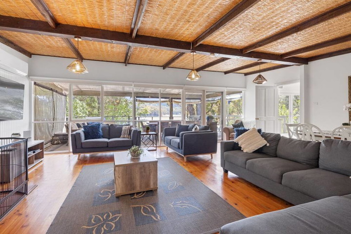 Paradise Retreat Lakehouse - Jamieson - Sleeps 10 - Jamieson