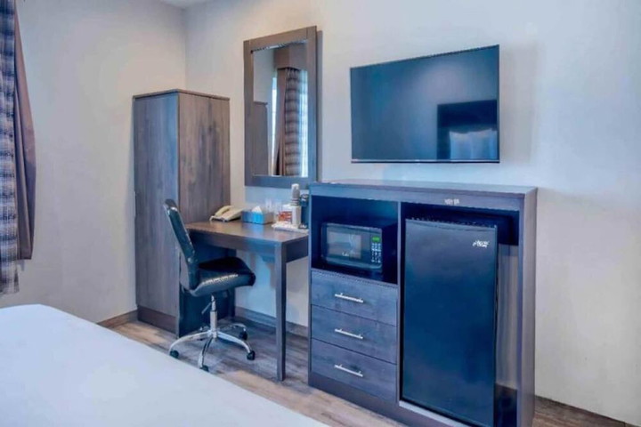 1 King Bed | Non-smoking, Kitchen - Hacienda Heights, CA