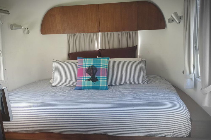 Vintage Airstream/tiny Home Experience  Near Beach, Cafe, Hiking & Biking Trails - Paekākāriki