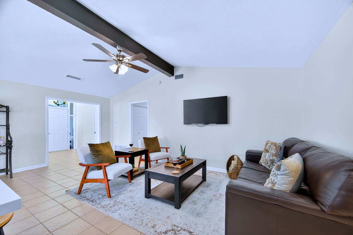 La Porte 4-br: Office, Yard & Bbq - League City, TX
