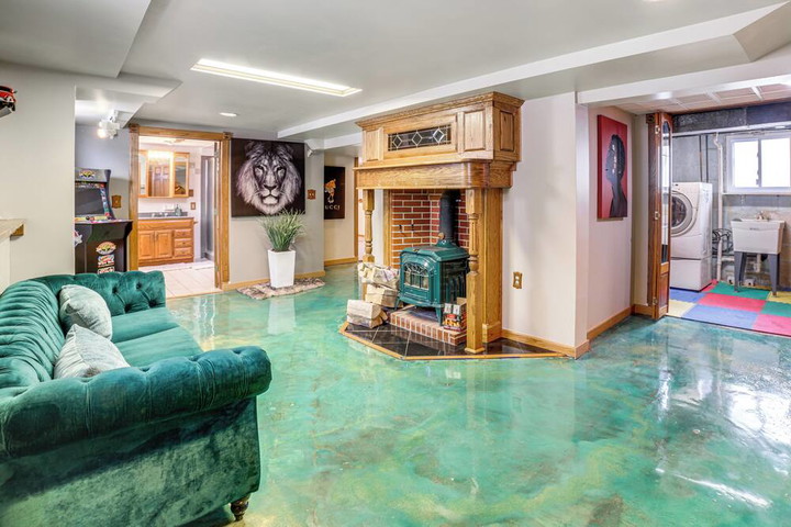 Private Hot Tub & Patio! Chicagoland Extended Stay - Hammond, IN