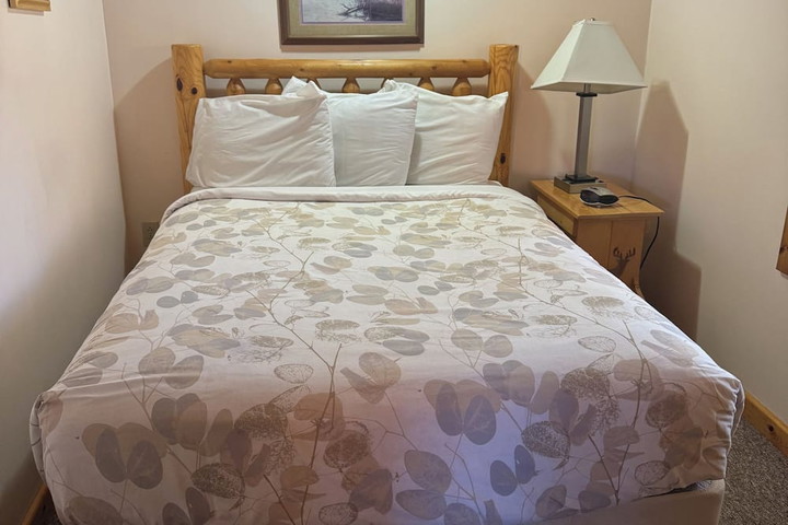 Cozy 2 Bedroom Cottage With Full Kitchen Minutes From Pictured Rocks Cruises! - Michigan