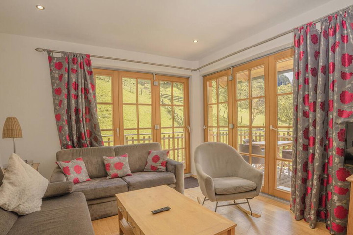 Modern Mountain Apart 5 - On Skiing Slope - Rauris