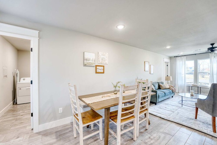 Modern 4br Retreat Near Downtown & Trails - Rogers, AR