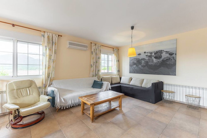 Chalet El Castillo En La Adrada Con Piscina Privada, Wi-fi Y Jardín - La Adrada