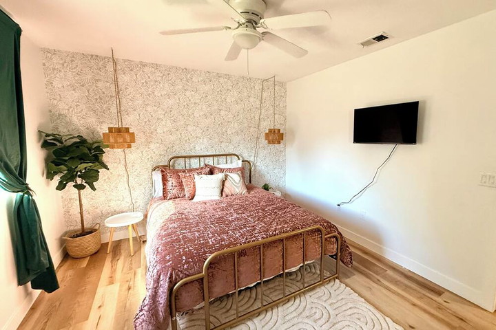 Quiet , 5 Minutes To Tri-city Hospital,fast Wifi, Blackout Curtains, Fenced Yard - San Marcos, CA