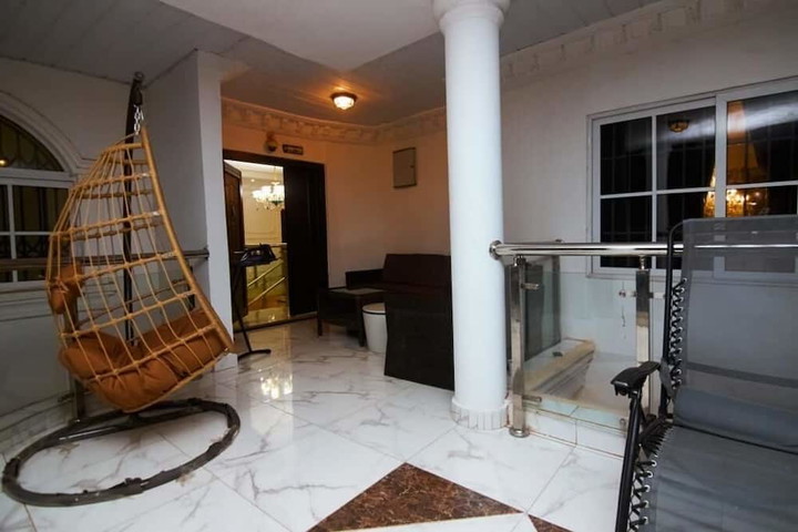 Romantic French Rococo Mansion. Has 3-tiered Fountain Pool-25mins From Airport! - Kumasi