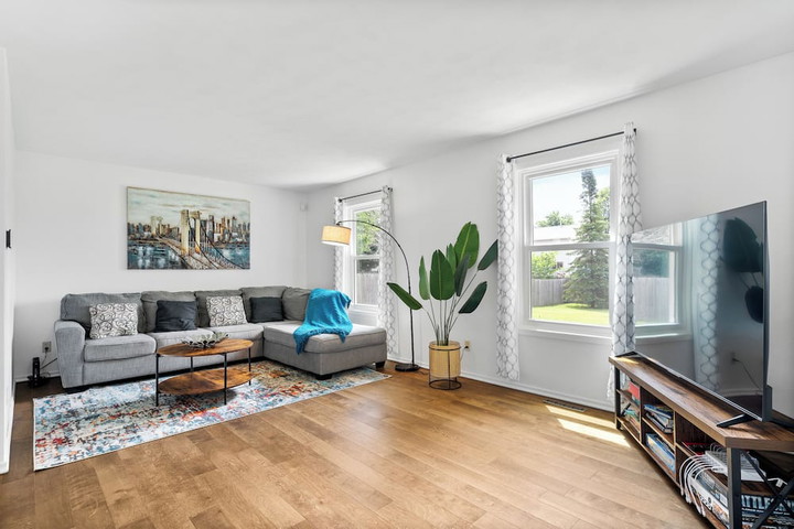 Dog-friendly Home With Fenced Yard - Rockford, IL