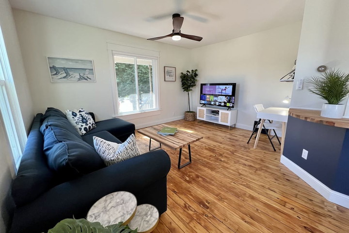 Downtown Grand Haven Stylish Retreat - Grand Haven, MI
