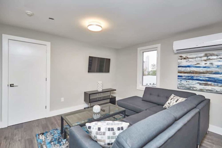This Condo Is Perfect For Families, Friend Groups And Couples. - Niagara Falls