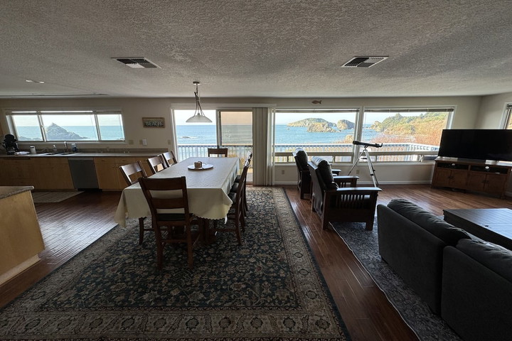 Welcome To The Harris Beach House! On The Beach With Private Beach Access. - Brookings, OR