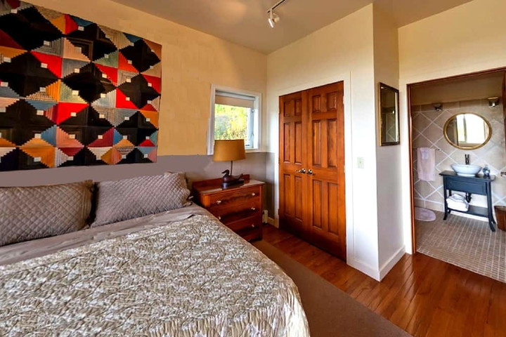 Knoll House 4 Bedrooms Each With Private Bath - Alaska
