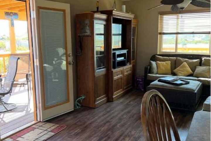 Charming 3 Bedroom House W/fire Pit, Water Fall, Outdoor Grill, Wrap Around Deck - Truth or Consequences, NM