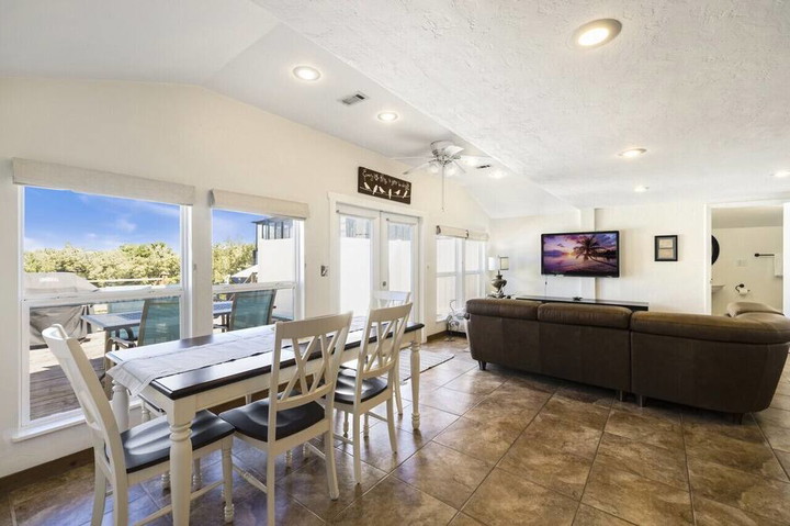 Walkable Bayside Home With Private Dock And Large Outdoor Living Area - Cedar Key, FL