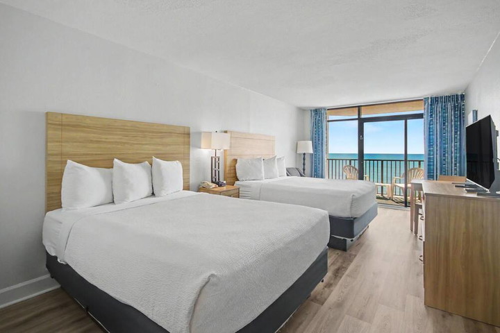 Oceanfront Two Queen Room + Beach + Dog Friendly - Myrtle Beach, SC