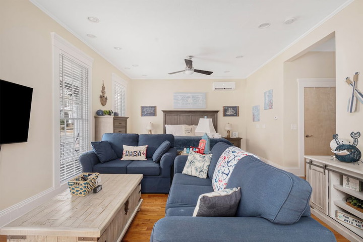 Downtown Bristol Condo Near Ferry & Waterfront - Bristol, RI