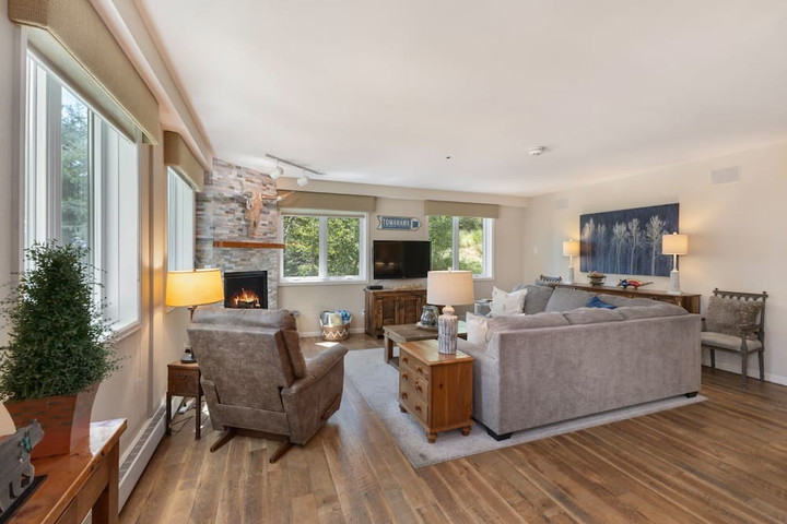 Walk To Gondola, Hot Tub, Pool, Balcony Over Burgess Creek +Ezcancel - Steamboat Springs, CO