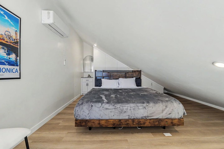 On The Boardwalk Loft With Ocean Front Views - Santa Monica, CA