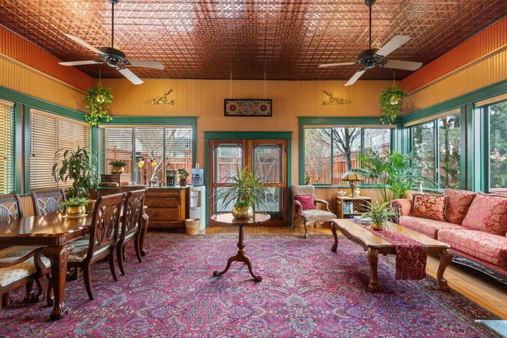 The Peerless Hotel | Anniversary Suite #3 | Twin Soaking Tubs | Historic District - Ashland, OR