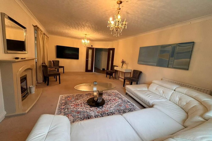 4br Fully Nicely Furnished Sepcious Bungalow Egham - Vrbo - Staines-upon-Thames
