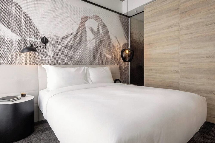 4 Practical Modern Rooms Perfect For Business Travelers Or Leisure In Dix30 - Longueuil