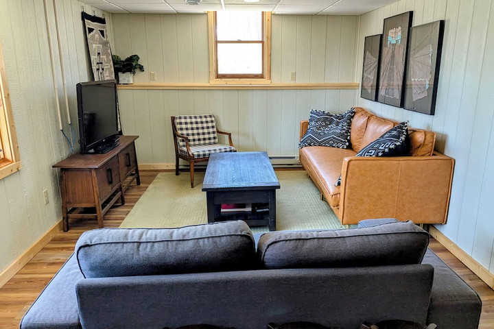 Clean & Cozy  Private Hot Tub  Sleeps 9  <10min Walk To Ski Brule - Michigan